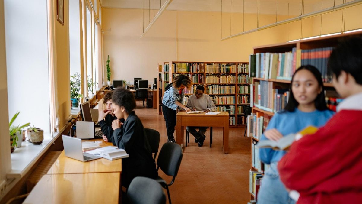 Why Social Media Is Changing the Way Students Learn in 2026